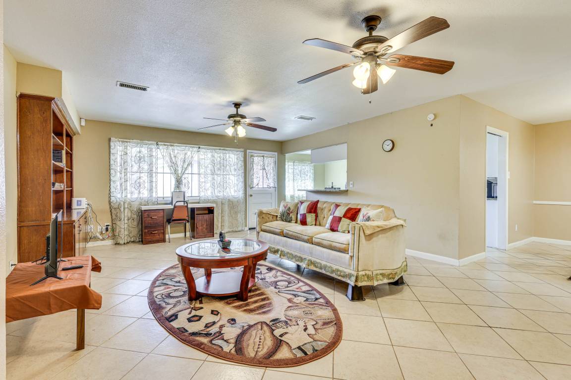 195 M² House ∙ 3 Bedrooms ∙ 6 Guests - Westbury - Houston