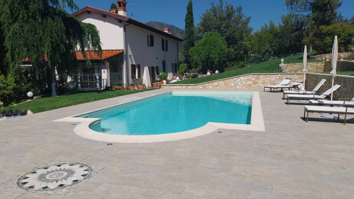 140 M² Apartment ∙ 2 Bedrooms ∙ 6 Guests - Prato