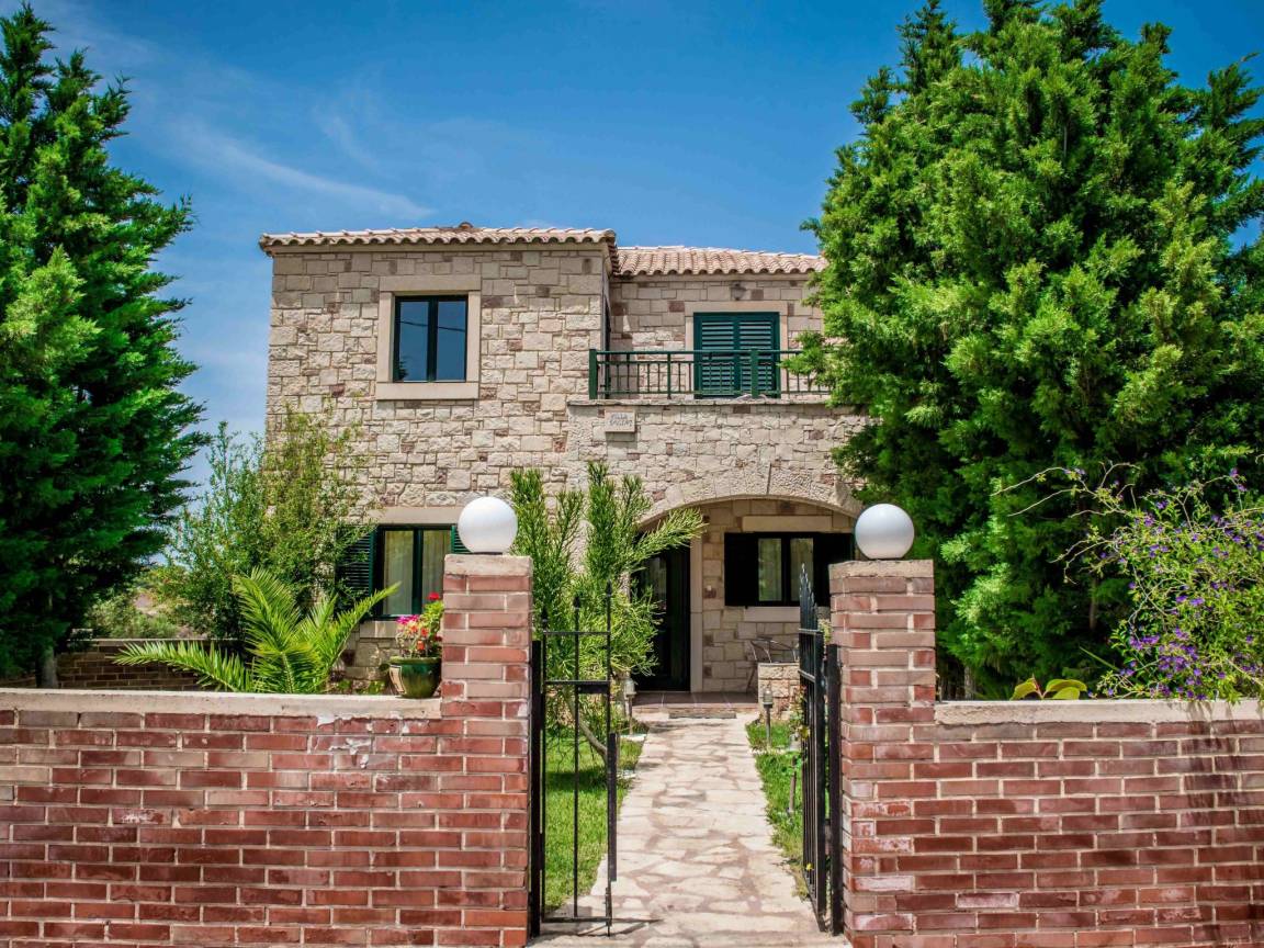 100 M² Talo ∙ 3 Makuuhuonetta ∙ 6 Vierasta - Koutouloufari