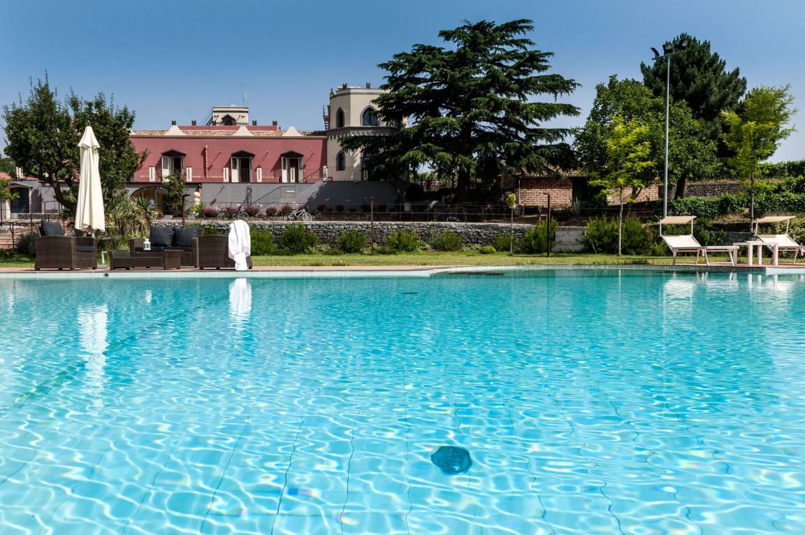 350 M² Villa ∙ 6 Bedrooms ∙ 16 Guests - Milo