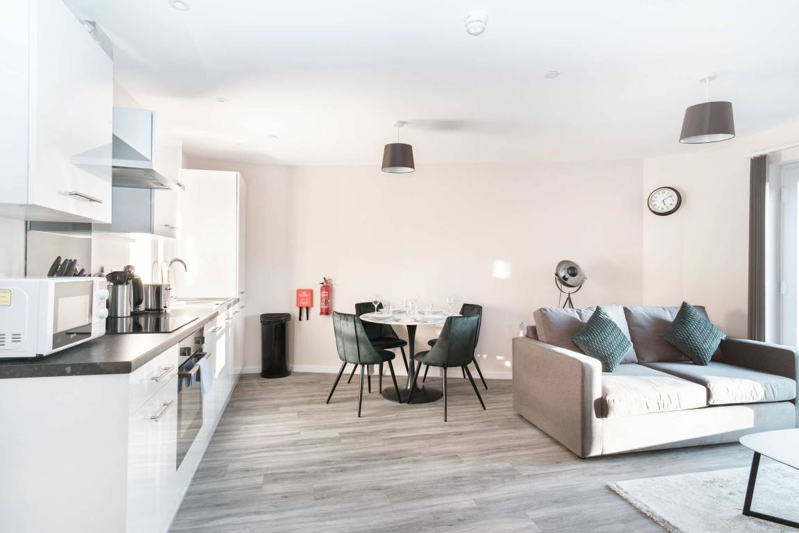 79 M² Apartment ∙ 2 Bedrooms ∙ 4 Guests - Salford