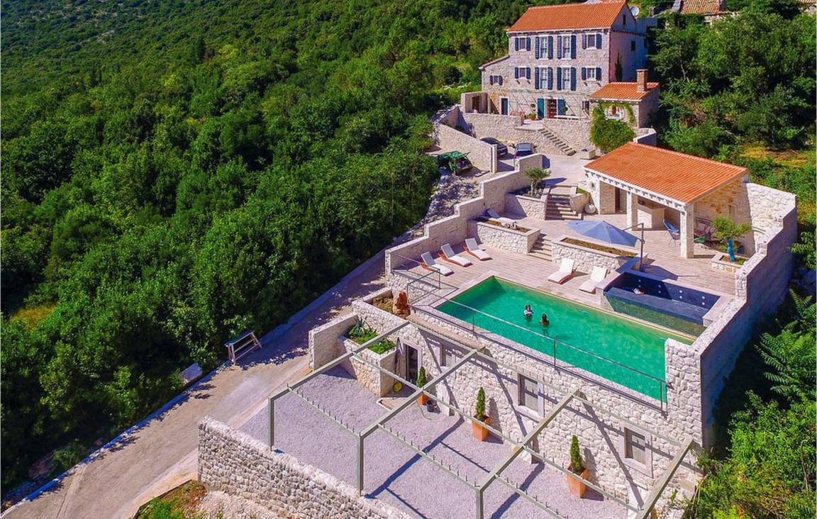 330 M² House ∙ 5 Bedrooms ∙ 10 Guests - Trpanj