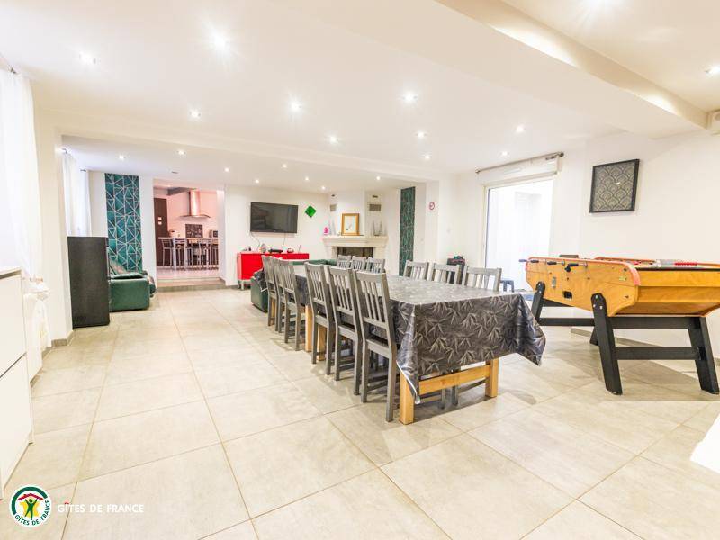 243 M² Gîte ∙ 5 Bedrooms ∙ 13 Guests - Reims