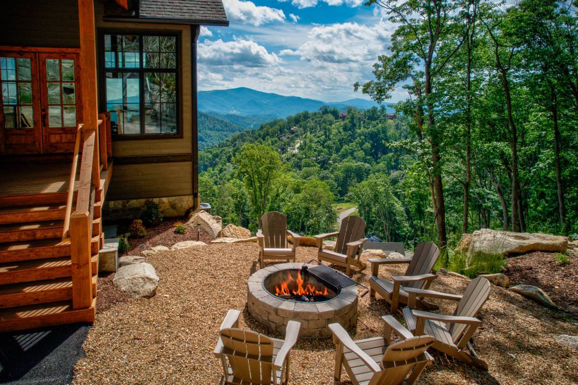 House ∙ 4 Bedrooms ∙ 10 Guests - Beech Mountain, NC