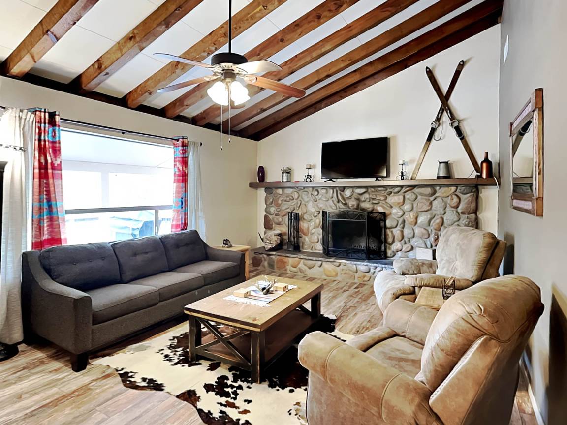 137 M² Cabin ∙ 3 Bedrooms ∙ 10 Guests - Ruidoso, NM