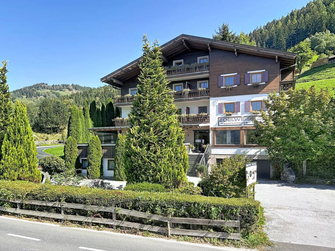520 M² Apartment ∙ 21 Bedrooms ∙ 45 Guests - Zell am See