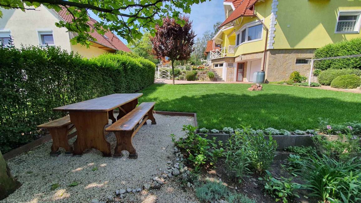 90 M² Apartment ∙ 2 Bedrooms ∙ 4 Guests - Badacsony