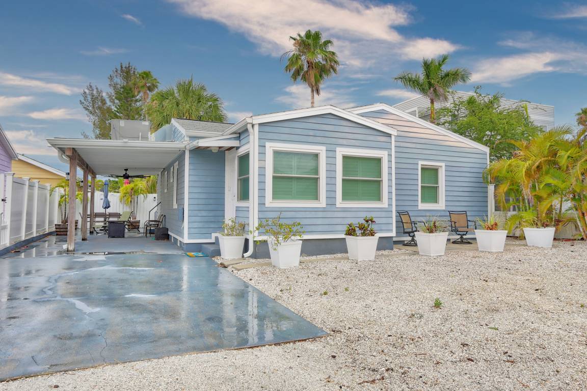 112 M² House ∙ 2 Bedrooms ∙ 4 Guests - St. Pete Beach, FL
