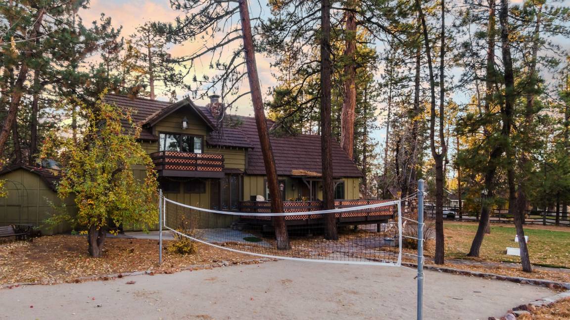 House ∙ 8 Bedrooms ∙ 23 Guests - Big Bear, CA