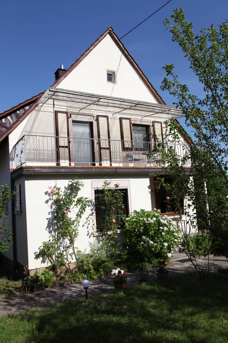 60 M² Ferienwohnung ∙ 1 Schlafzimmer ∙ 2 Gäste - Bad Bergzabern