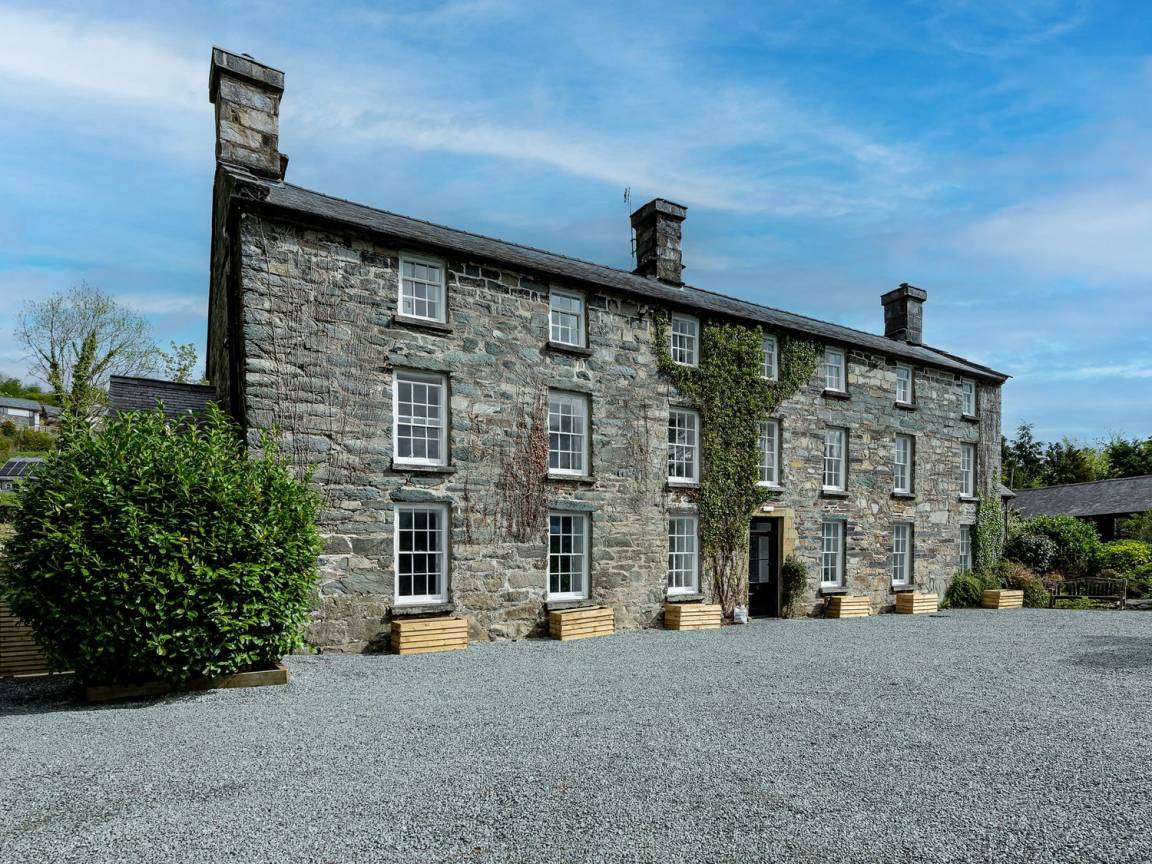 Cottage ∙ 9 Bedrooms ∙ 18 Guests - Dolgellau