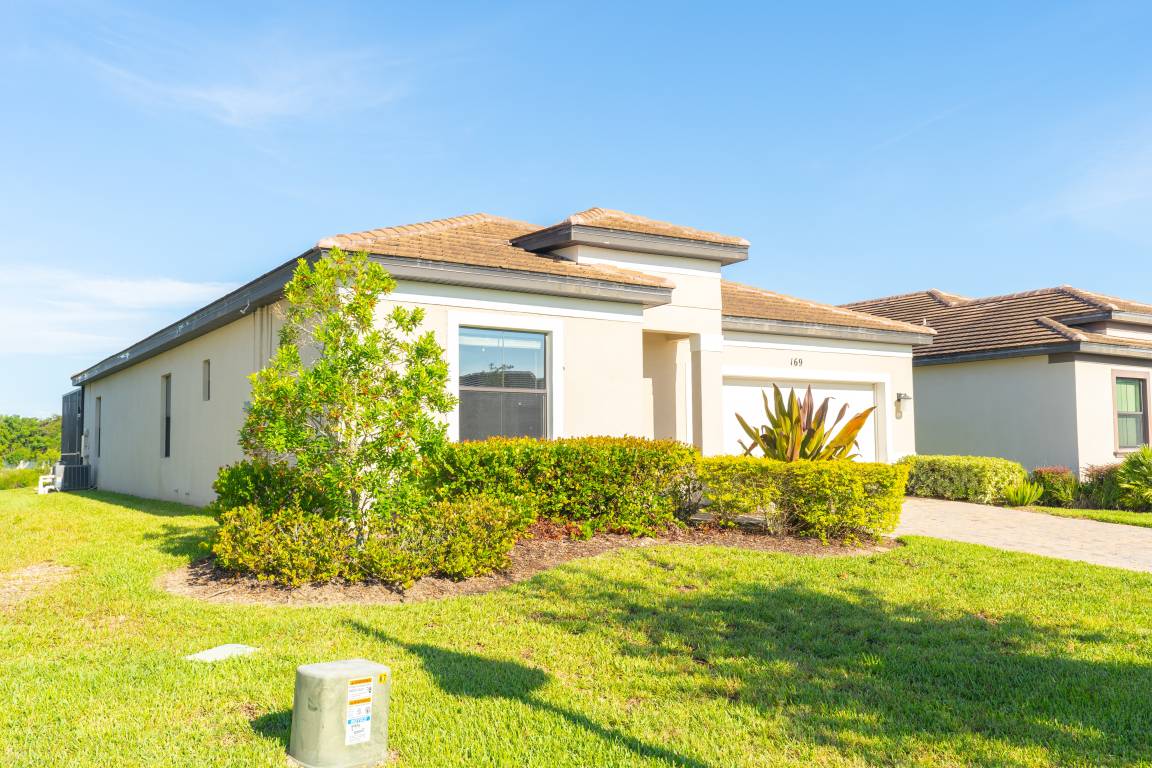 House ∙ 3 Bedrooms ∙ 6 Guests - Lake Eva, FL