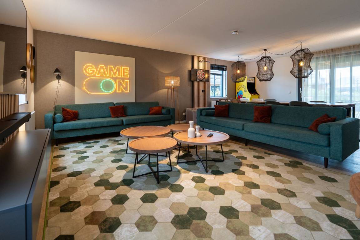 205 M² Ferienhaus ∙ 6 Schlafzimmer ∙ 12 Gäste - Roermond