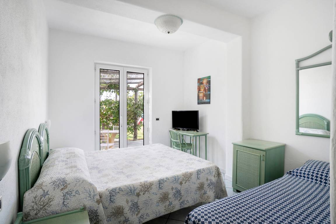 15 M² Private Room ∙ 1 Bedroom ∙ 2 Guests - Ischia Porto, Napoli