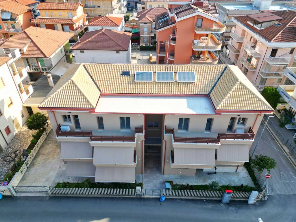 100 M² Apartamento ∙ 3 Habitaciones ∙ 8 Huéspedes - Alba Adriatica