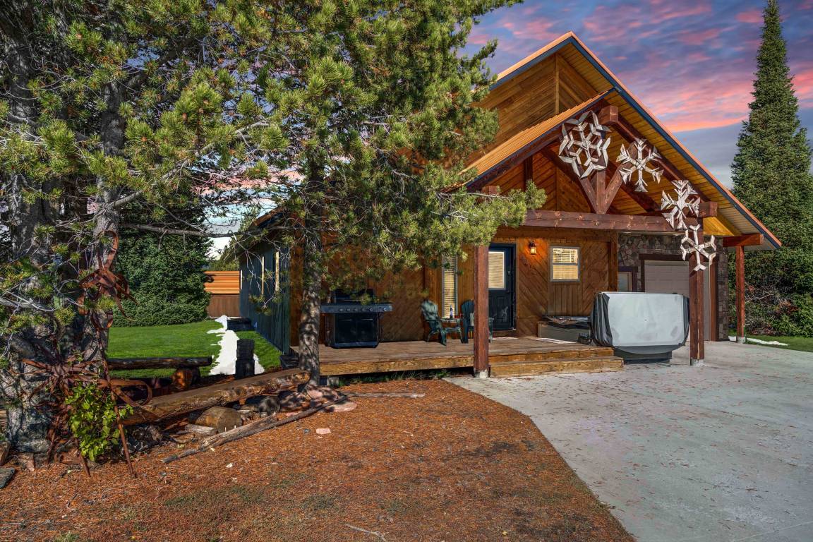 167 M² Cabin ∙ 3 Bedrooms ∙ 12 Guests - Island Park, ID