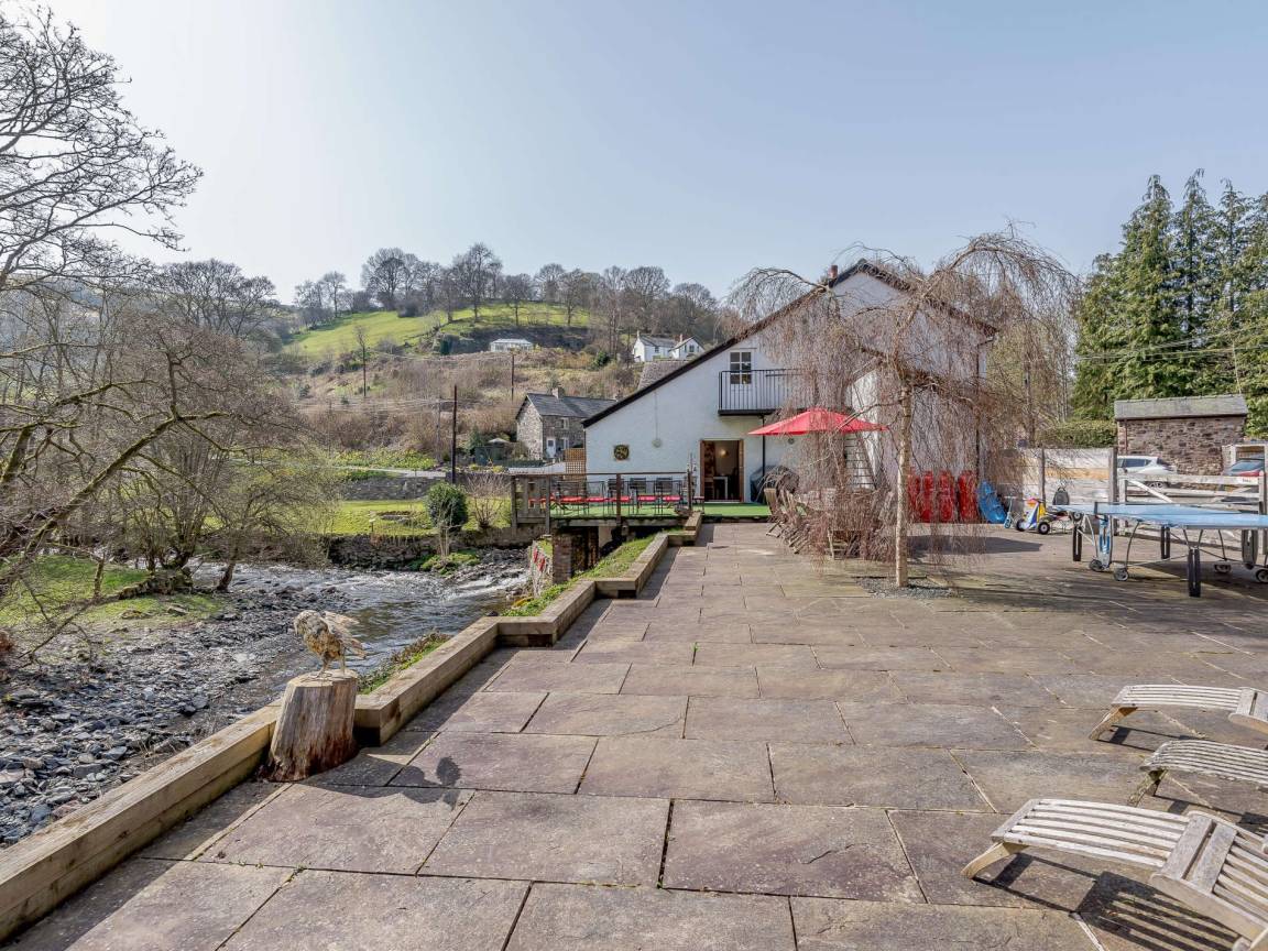 Cottage ∙ 5 Bedrooms ∙ 12 Guests - Llangollen