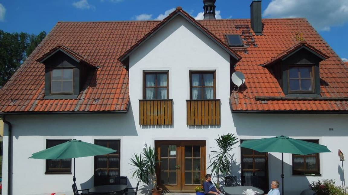 60 M² Ferienwohnung ∙ 2 Schlafzimmer ∙ 4 Gäste - Neunburg vorm Wald