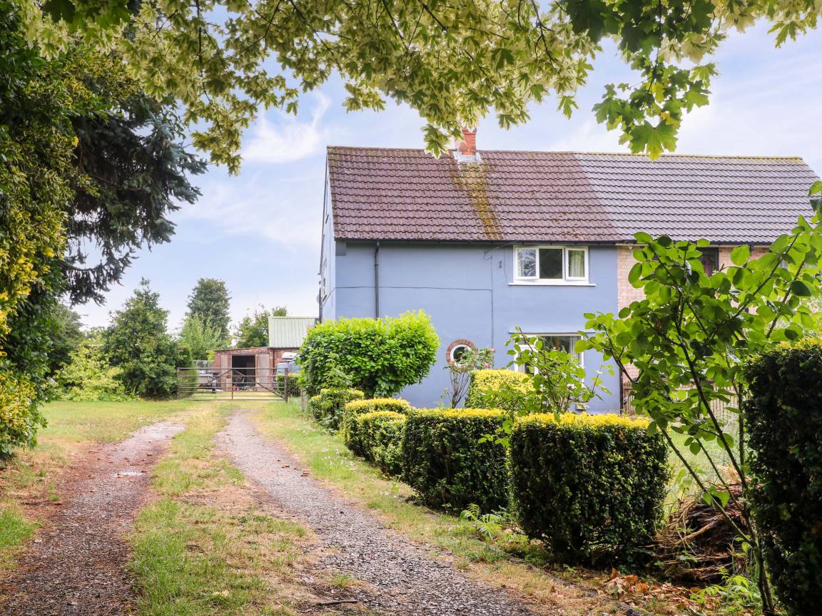 Cottage ∙ 3 Bedrooms ∙ 6 Guests - Chesterfield