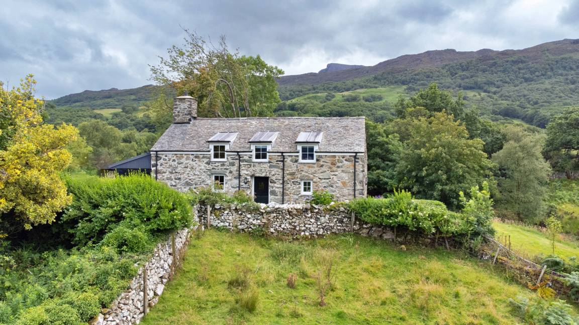 140 M² Cottage ∙ 2 Bedrooms ∙ 4 Guests - Dolgellau