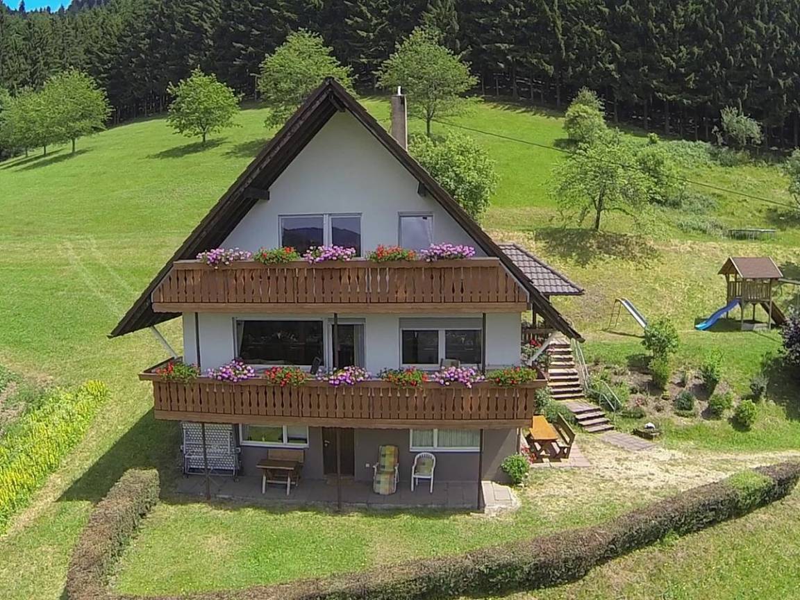 70 M² Ferienwohnung ∙ 1 Schlafzimmer ∙ 4 Gäste - Oppenau