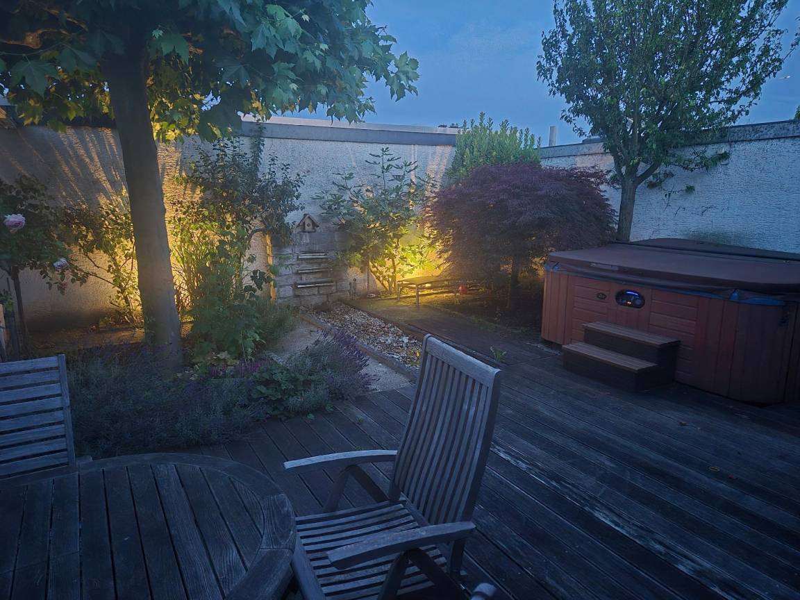 160 M² Ferienhaus ∙ 5 Schlafzimmer ∙ 8 Gäste - Frankfurt