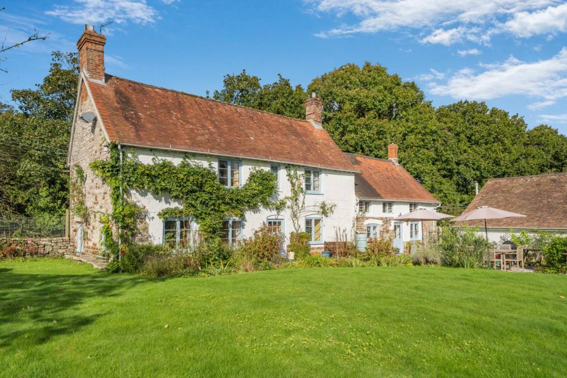 Cottage ∙ 4 Bedrooms ∙ 8 Guests - Wareham