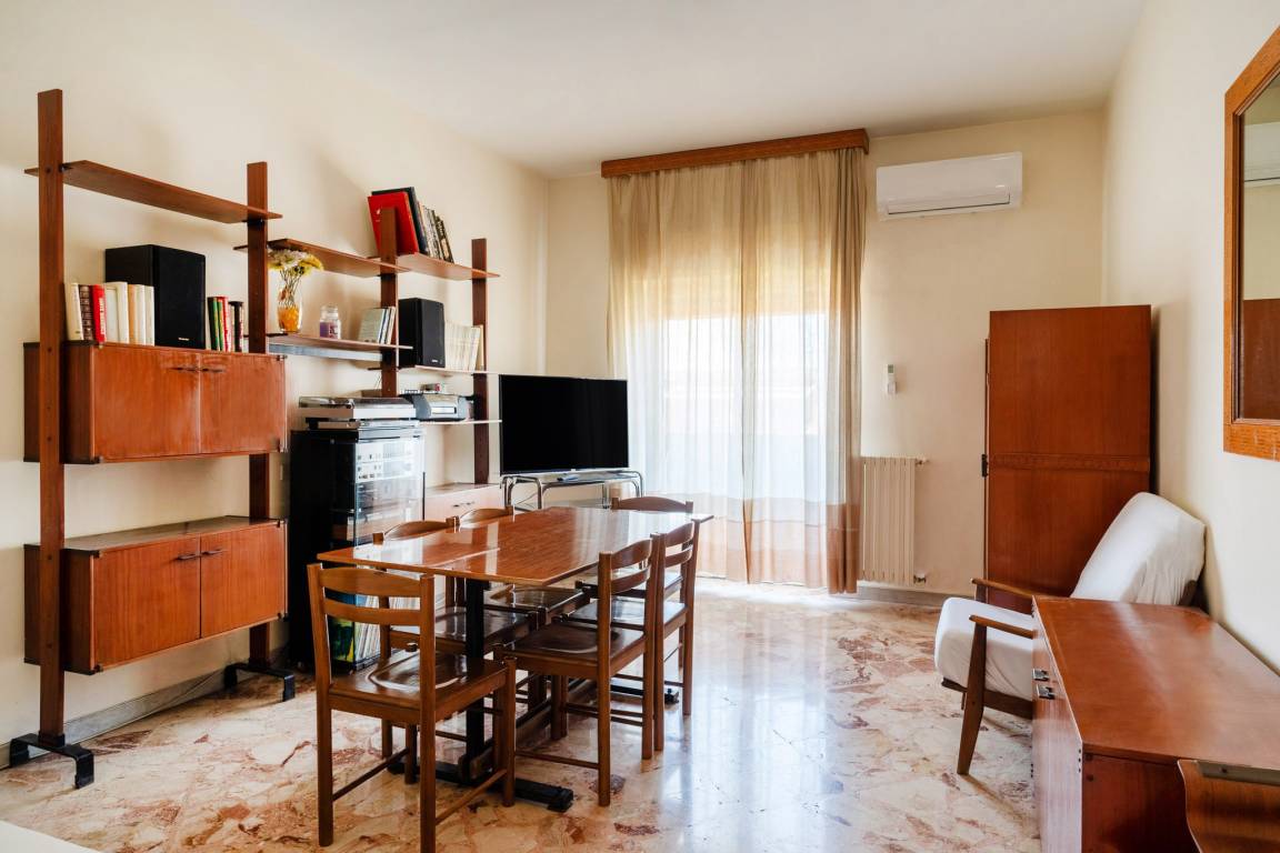 100 M² Apartment ∙ 3 Bedrooms ∙ 5 Guests - Bari