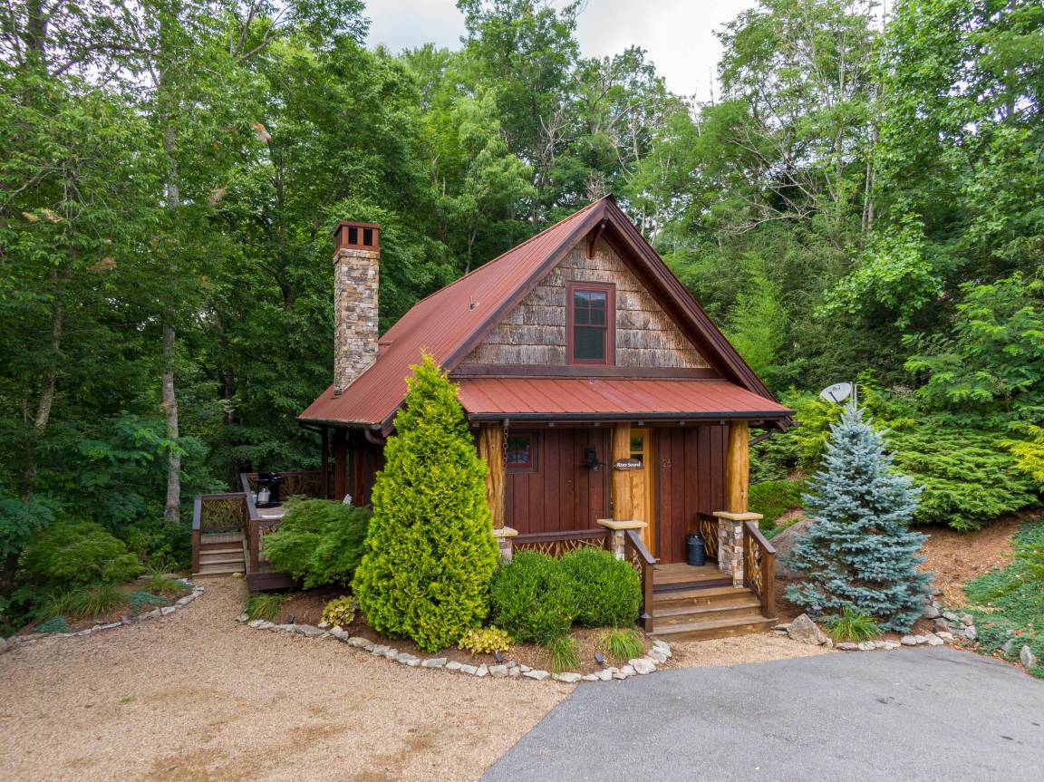 Cabin ∙ 2 Bedrooms ∙ 4 Guests - Sugar Mountain, NC