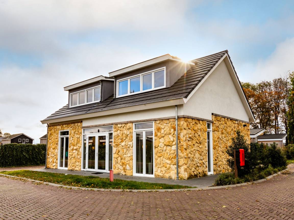 150 M² House ∙ 6 Bedrooms ∙ 12 Guests - Maastricht