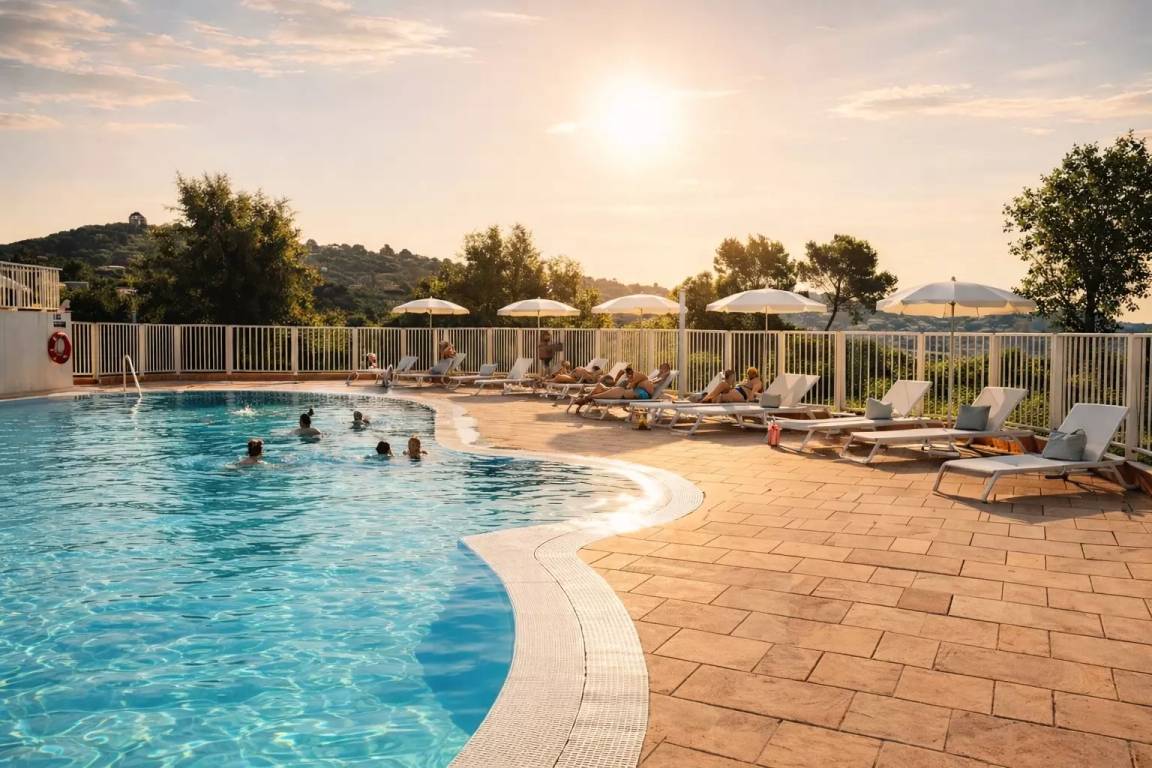 33 M² Mobil-home ∙ 3 Chambres ∙ 6 Personnes - Le Lavandou
