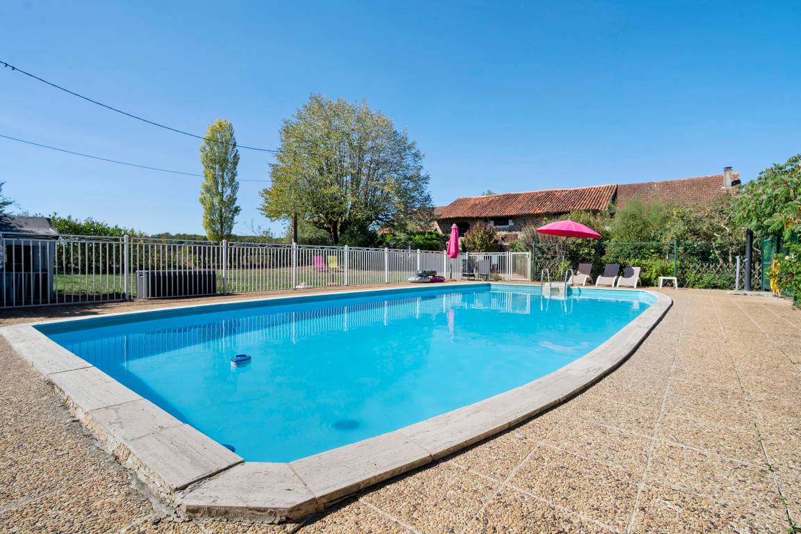 105 M² Cottage ∙ 3 Bedrooms ∙ 6 Guests - Dordogne
