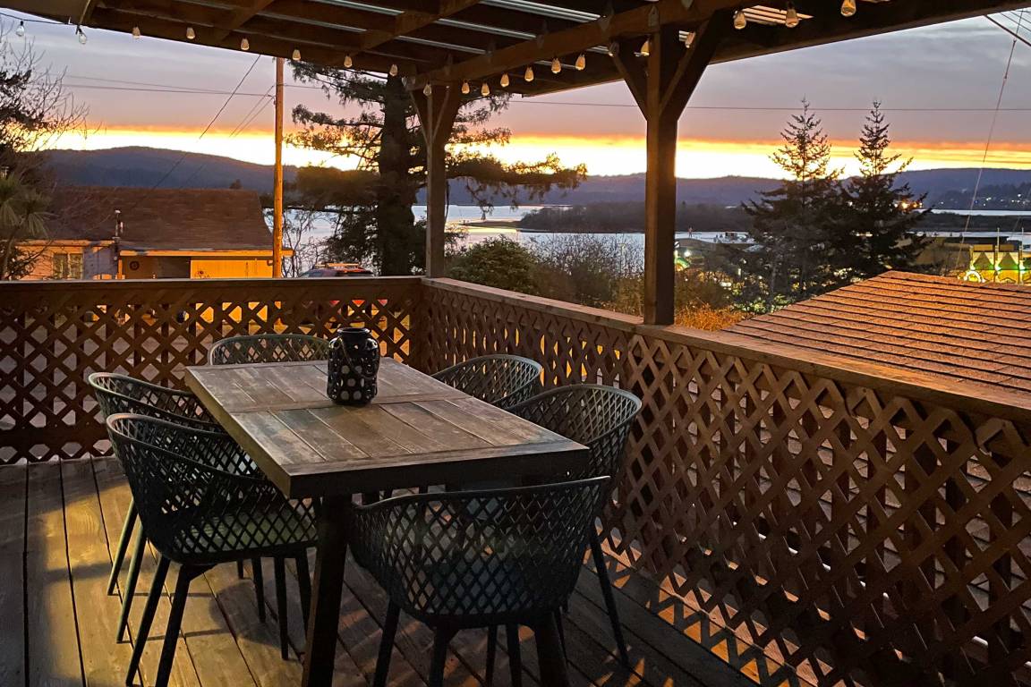 248 M² House ∙ 4 Bedrooms ∙ 8 Guests - Coos Bay, OR