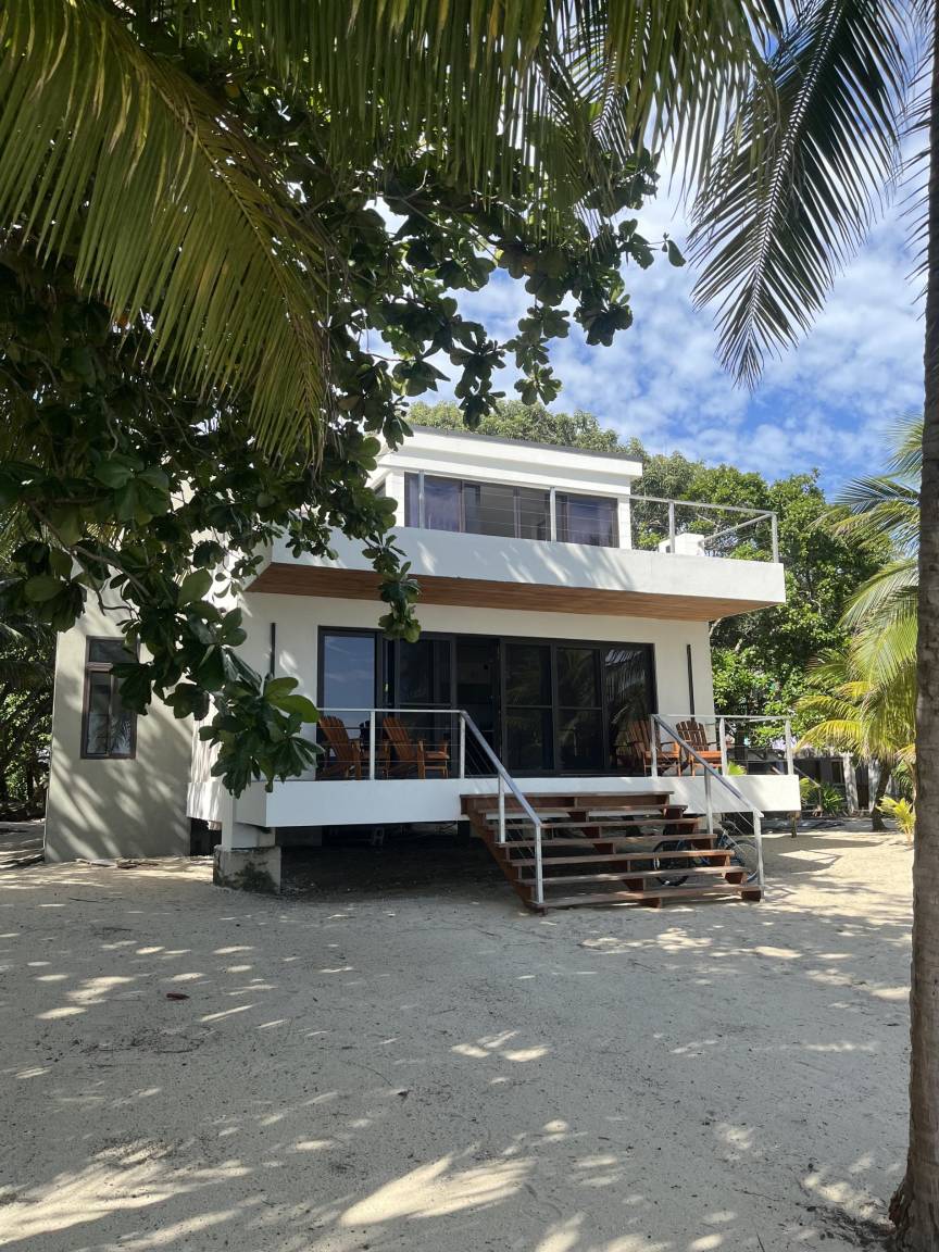 279 M² Villa ∙ 2 Bedrooms ∙ 6 Guests - Placencia