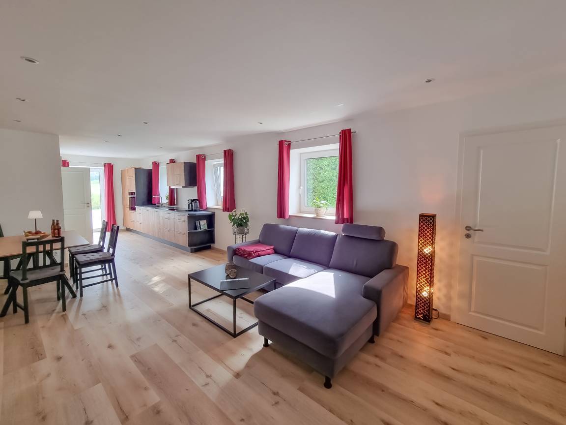 77 M² Ferienwohnung ∙ 2 Schlafzimmer ∙ 5 Gäste - Taching am See