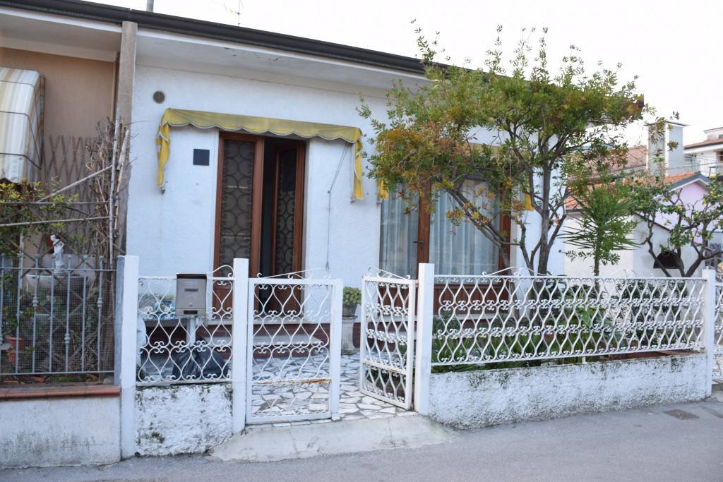 75 M² Apartment ∙ 3 Bedrooms ∙ 6 Guests - Viareggio