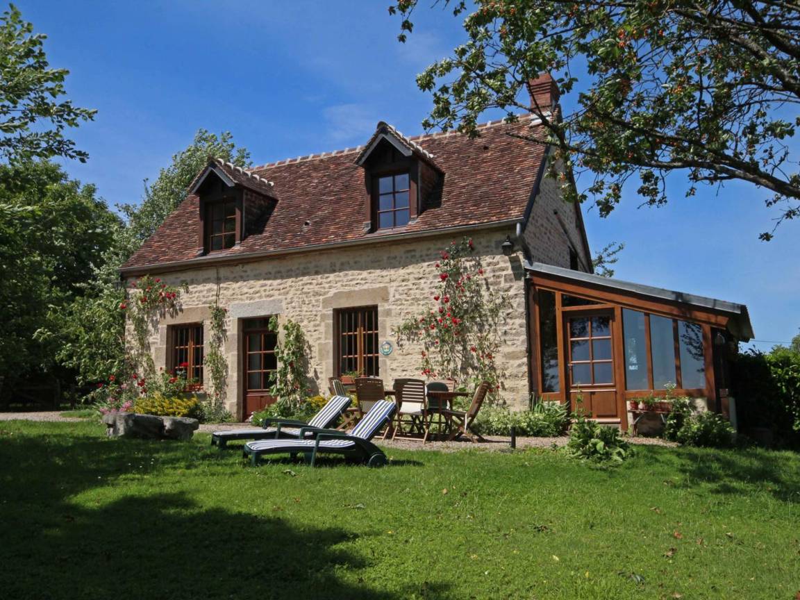 80 M² Casa Rural ∙ 3 Habitaciones ∙ 5 Huéspedes - Orne