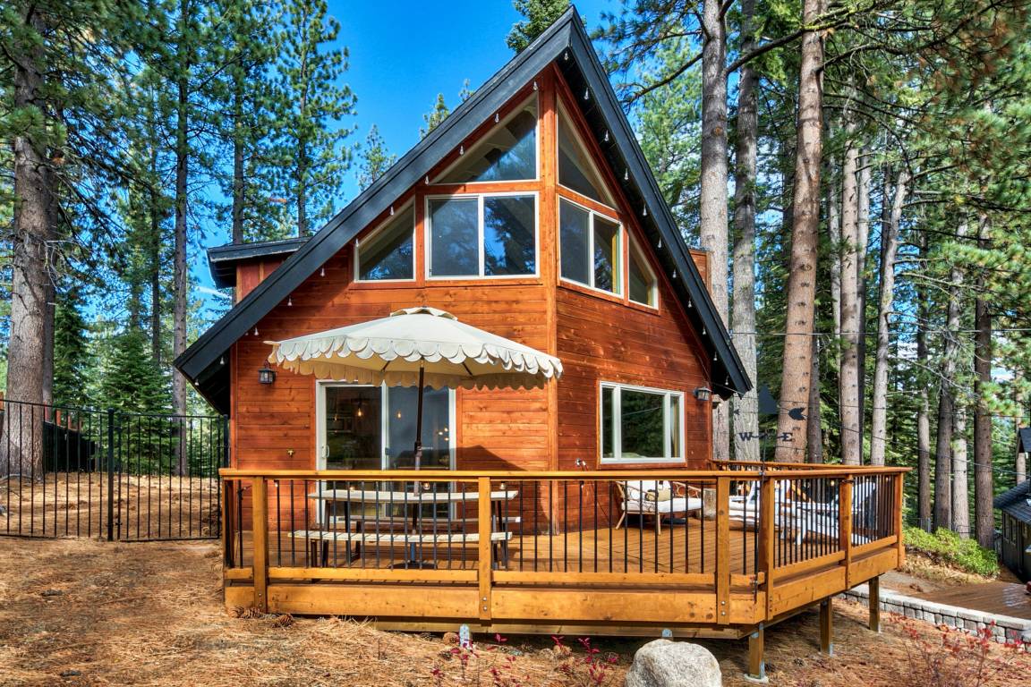 143 M² Cabin ∙ 3 Bedrooms ∙ 6 Guests - South Lake Tahoe, CA