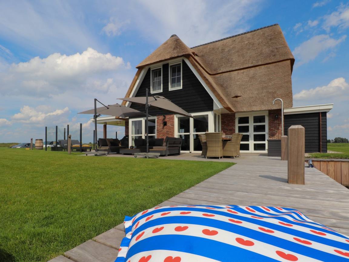 240 M² Ferienhaus ∙ 7 Schlafzimmer ∙ 14 Gäste - Friesland