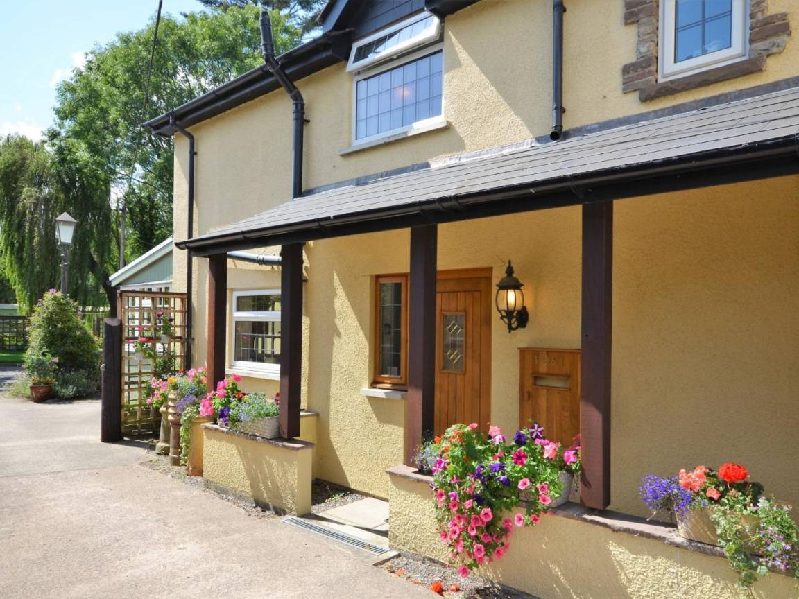 Cottage ∙ 2 Bedrooms ∙ 4 Guests - Abergavenny