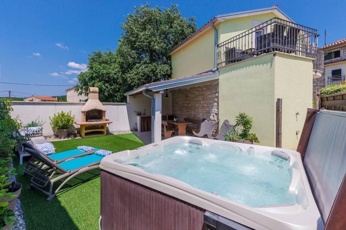 65 M² House ∙ 2 Bedrooms ∙ 4 Guests - Rovinj