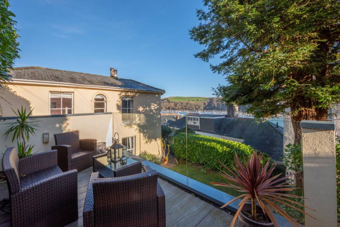 Cottage ∙ 2 Bedrooms ∙ 4 Guests - Dartmouth