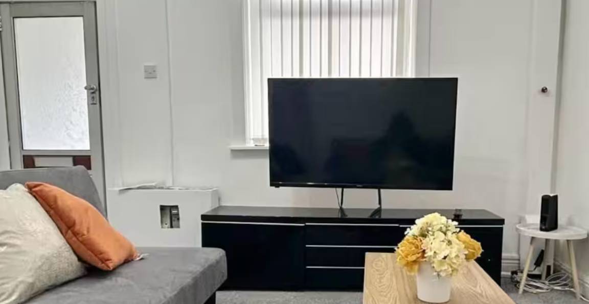 100 M² House ∙ 2 Bedrooms ∙ 6 Guests - Glossop