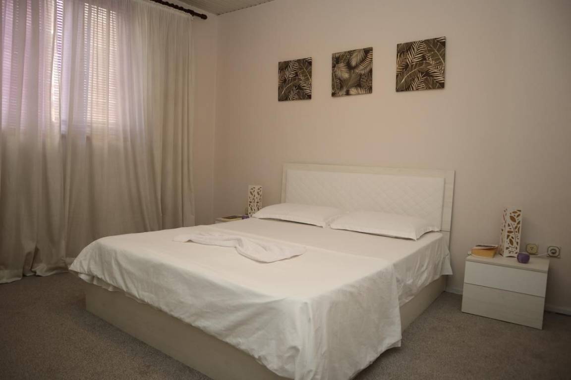 100 M² Apartment ∙ 2 Bedrooms ∙ 4 Guests - Tirana