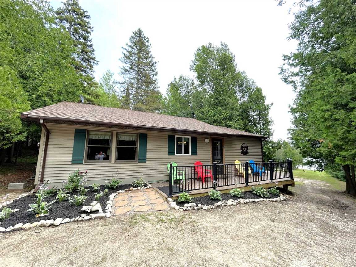 93 M² House ∙ 2 Bedrooms ∙ 6 Guests - St. Ignace, MI