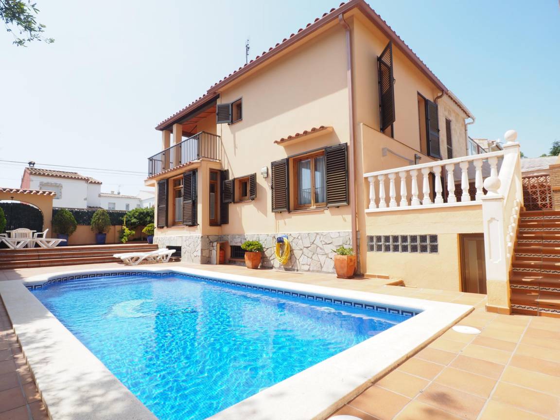 110 M² Cottage ∙ 4 Slaapkamers ∙ 8 Gasten - L'Escala