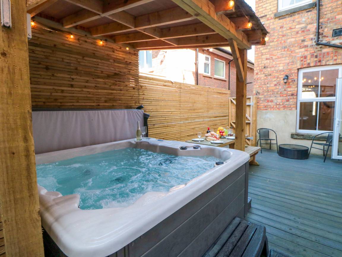 Cottage ∙ 5 Bedrooms ∙ 12 Guests - Scarborough