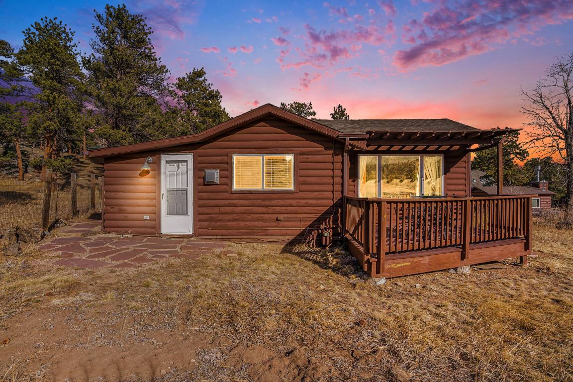 Cabin ∙ 2 Bedrooms ∙ 3 Guests - Estes Park, CO