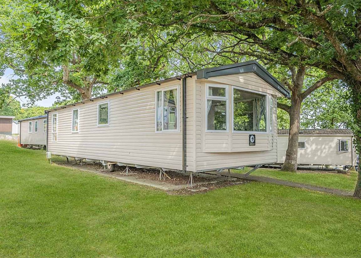 Caravan ∙ 2 Bedrooms ∙ 6 Guests - Isle of Wight