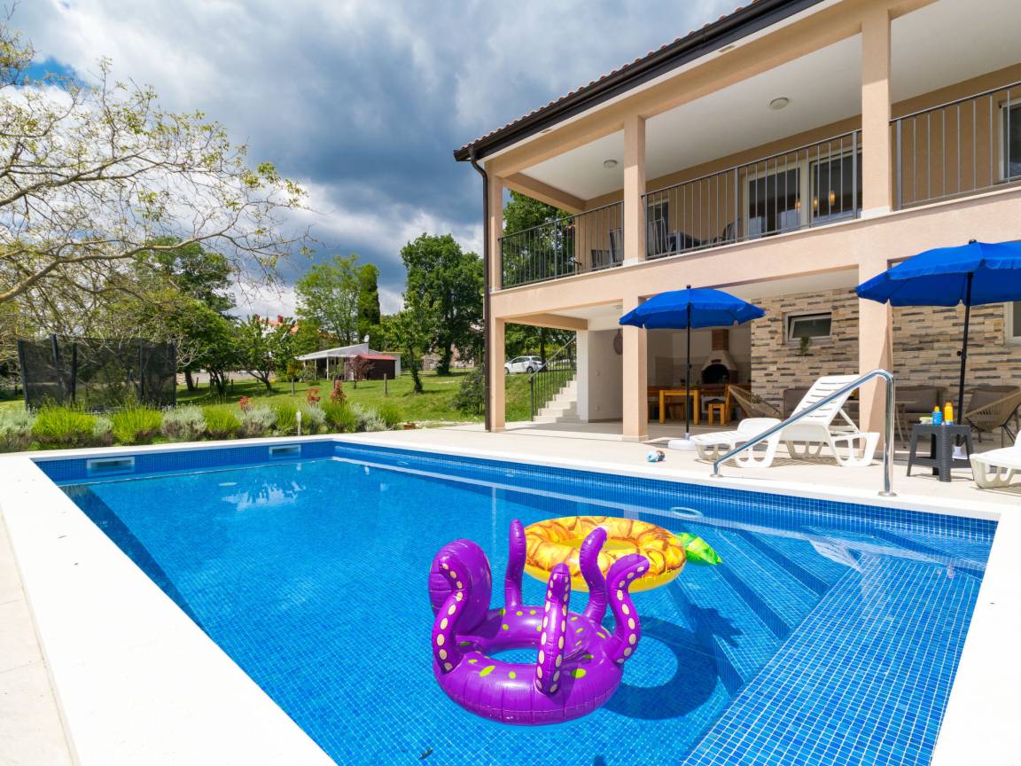 100 M² House ∙ 3 Bedrooms ∙ 6 Guests - Labin